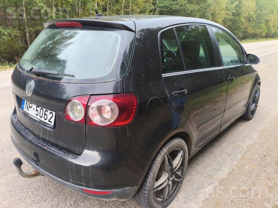 Melns Volkswagen Golf Plus 2005 Balvi, ar dzinēja tilpumu 2.00 L un nobraukumu 440 tūkst. km par 1250 €, foto 4 vietnē AUTOMOTO.COM.LV