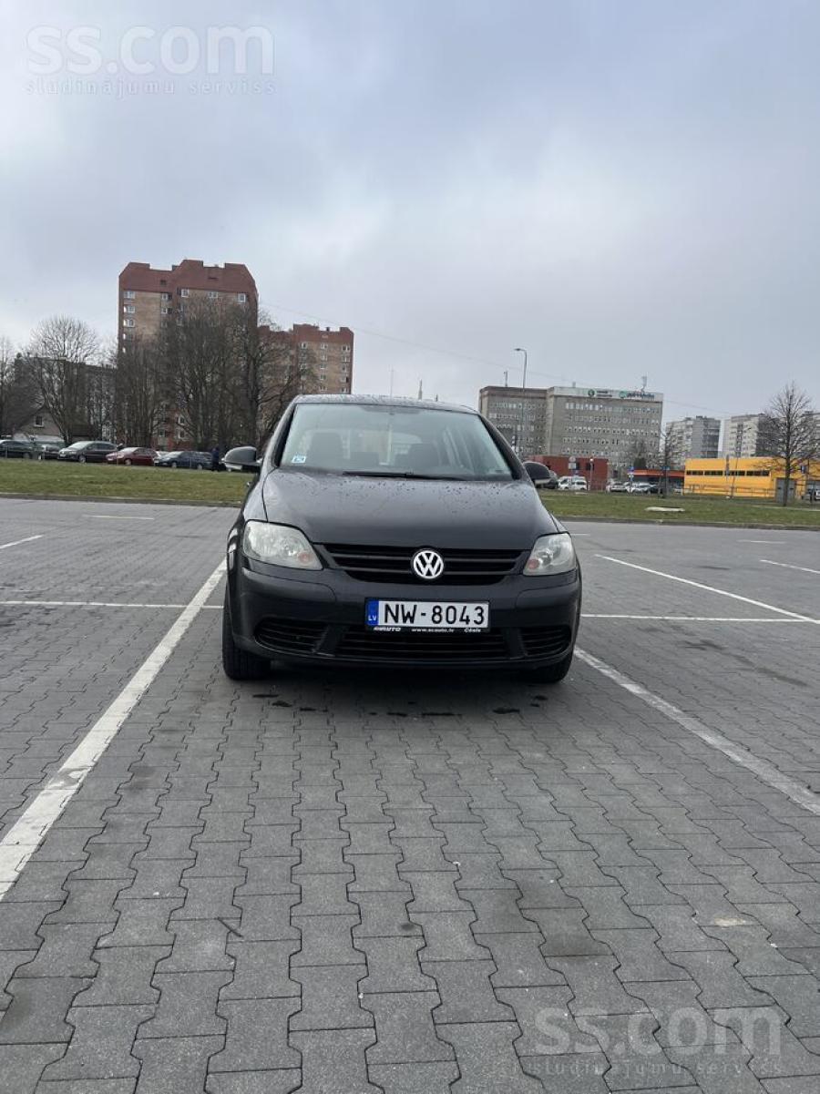 Black Volkswagen Golf Plus 2006 in Riga, with an engine capacity of 2.00 L and mileage of 328 thousand km for 2799 €, photo 3 on AUTOMOTO.COM.LV