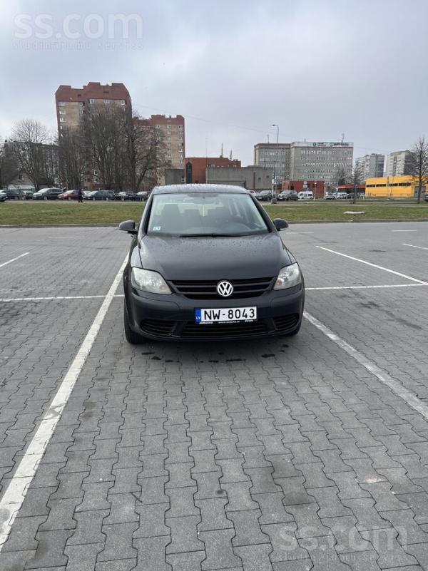 Black Volkswagen Golf Plus 2006 in Riga, with an engine capacity of 2.00 L and mileage of 328 thousand km for 2799 €, photo 4 on AUTOMOTO.COM.LV