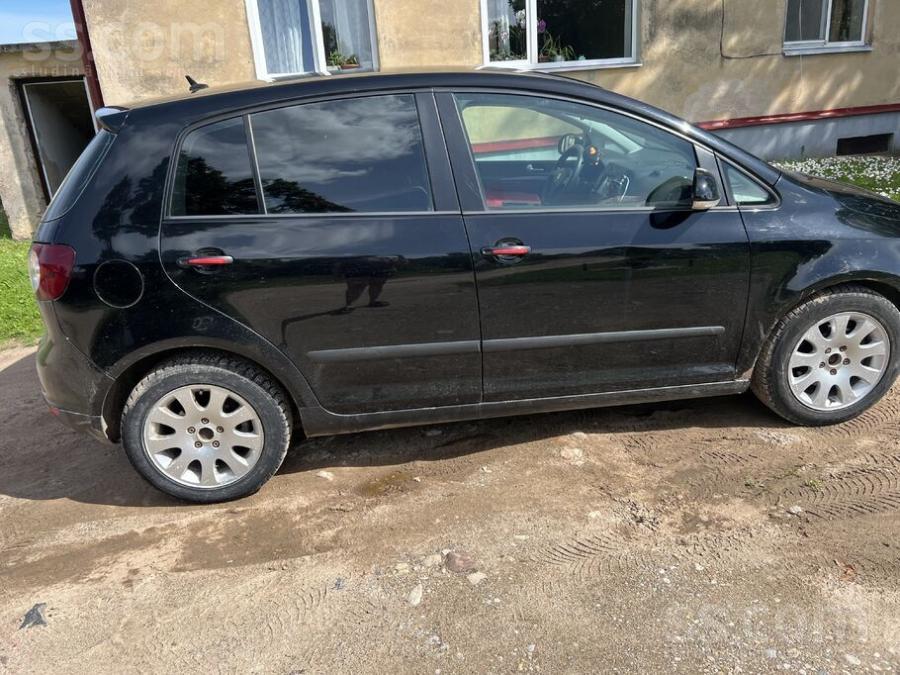 Melns Volkswagen Golf Plus 2006 Tukums, ar dzinēja tilpumu 1.90 L un nobraukumu 312 tūkst. km par 2900 €, foto 3 vietnē AUTOMOTO.COM.LV