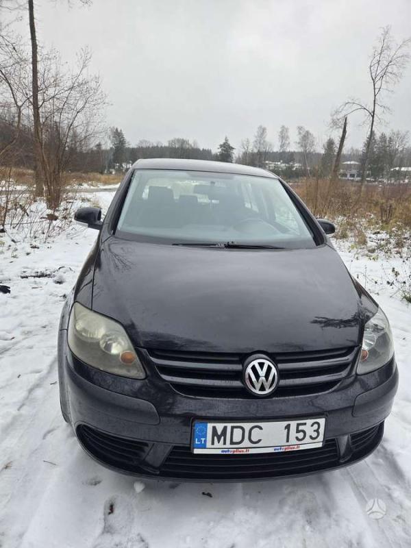 Melns Volkswagen Golf Plus 2006 Viļņa, ar dzinēja tilpumu 1.90 L un nobraukumu 290 tūkst. km par 1750 €, foto 3 vietnē AUTOMOTO.COM.LV