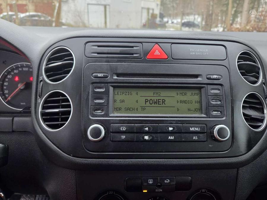 Black Volkswagen Golf Plus 2006 in Vilnius, with an engine capacity of 1.90 L and mileage of 290 thousand km for 1750 €, photo 12 on AUTOMOTO.COM.LV