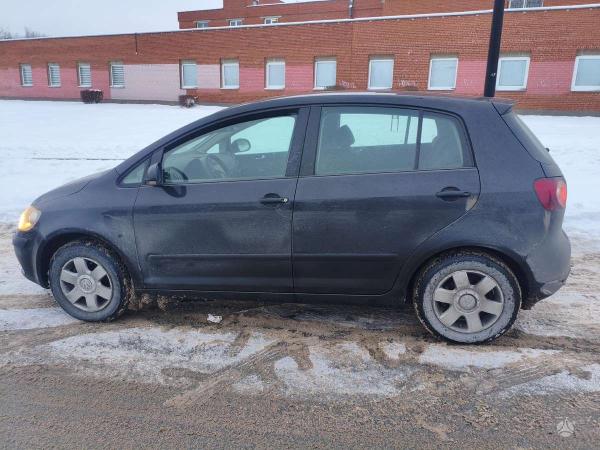 Black Volkswagen Golf Plus 2006 in Vilnius, with an engine capacity of 1.90 L and mileage of 328 thousand km for 1450 €, photo 2 on AUTOMOTO.COM.LV