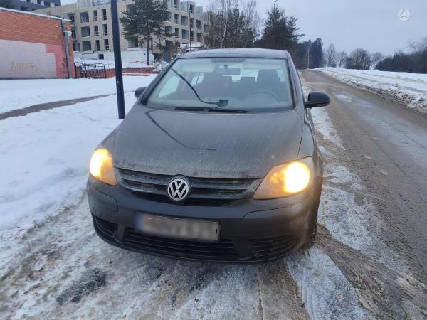 Black Volkswagen Golf Plus 2006 in Vilnius, with an engine capacity of 1.90 L and mileage of 328 thousand km for 1450 €, photo 3 on AUTOMOTO.COM.LV