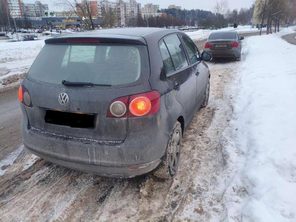 Black Volkswagen Golf Plus 2006 in Vilnius, with an engine capacity of 1.90 L and mileage of 328 thousand km for 1450 €, photo 4 on AUTOMOTO.COM.LV