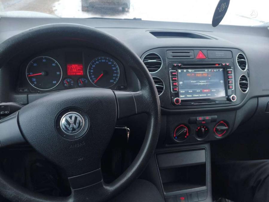 Black Volkswagen Golf Plus 2006 in Vilnius, with an engine capacity of 1.90 L and mileage of 328 thousand km for 1450 €, photo 8 on AUTOMOTO.COM.LV