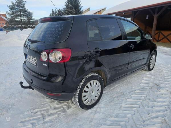 Black Volkswagen Golf Plus 2006 in Jurbarkas, with an engine capacity of 1.90 L and mileage of 290 thousand km for 2450 €, photo 4 on AUTOMOTO.COM.LV