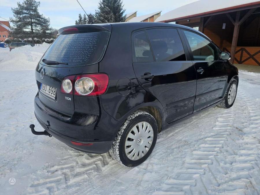 Black Volkswagen Golf Plus 2006 in Jurbarkas, with an engine capacity of 1.90 L and mileage of 290 thousand km for 2450 €, photo 4 on AUTOMOTO.COM.LV