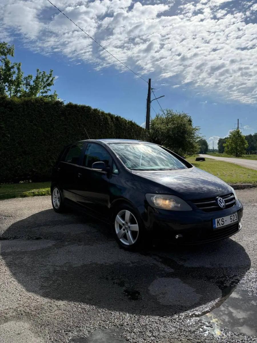 Melns Volkswagen Golf Plus 2006 Rīga, ar dzinēja tilpumu 2.00 L un nobraukumu 260 tūkst. km par 2100 €, foto 3 vietnē AUTOMOTO.COM.LV