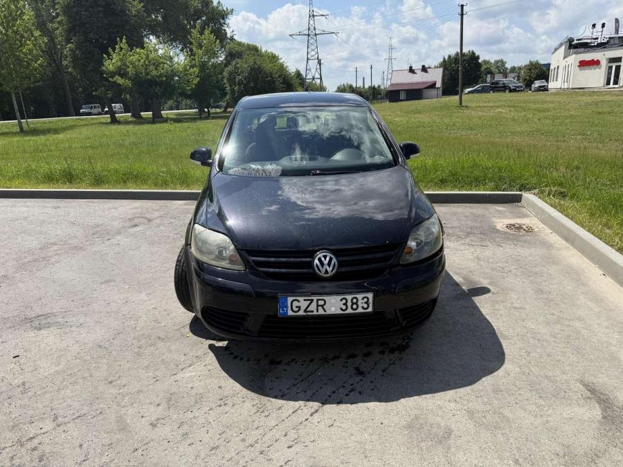 Black Volkswagen Golf Plus 2006 in Vilnius, with an engine capacity of 1.90 L and mileage of 245 thousand km for 800 €, photo 3 on AUTOMOTO.COM.LV