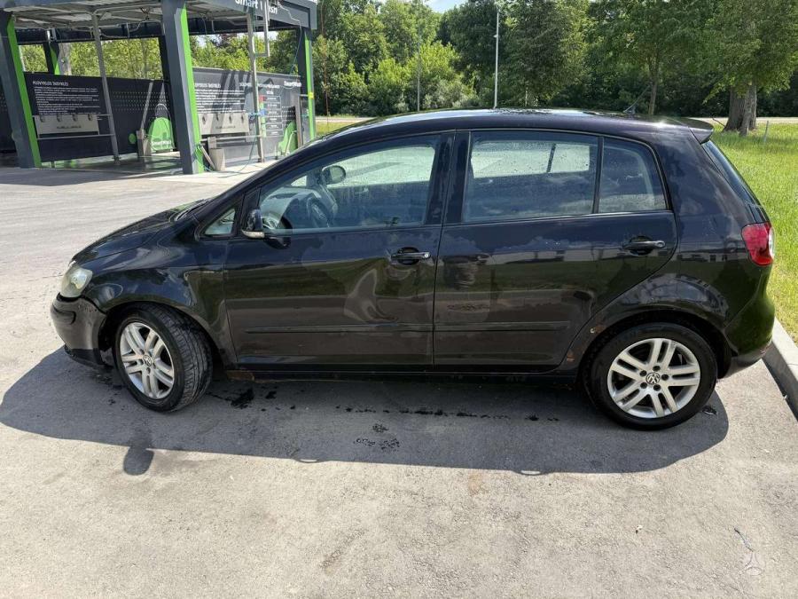 Black Volkswagen Golf Plus 2006 in Vilnius, with an engine capacity of 1.90 L and mileage of 245 thousand km for 800 €, photo 4 on AUTOMOTO.COM.LV