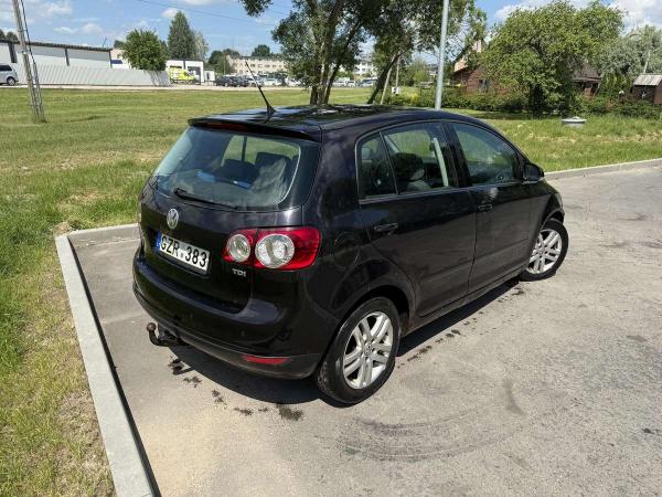 Black Volkswagen Golf Plus 2006 in Vilnius, with an engine capacity of 1.90 L and mileage of 245 thousand km for 800 €, photo 5 on AUTOMOTO.COM.LV