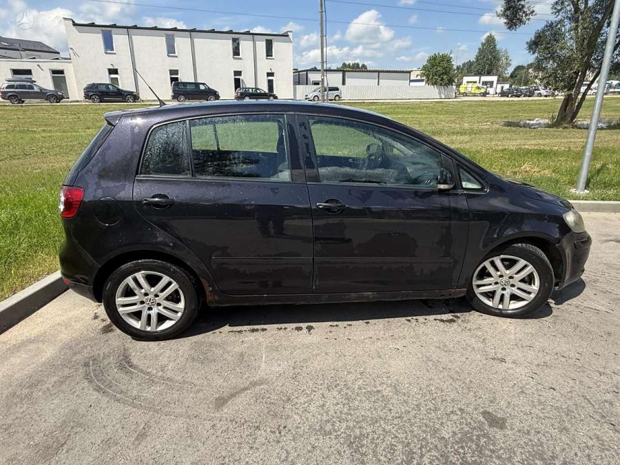 Black Volkswagen Golf Plus 2006 in Vilnius, with an engine capacity of 1.90 L and mileage of 245 thousand km for 800 €, photo 7 on AUTOMOTO.COM.LV