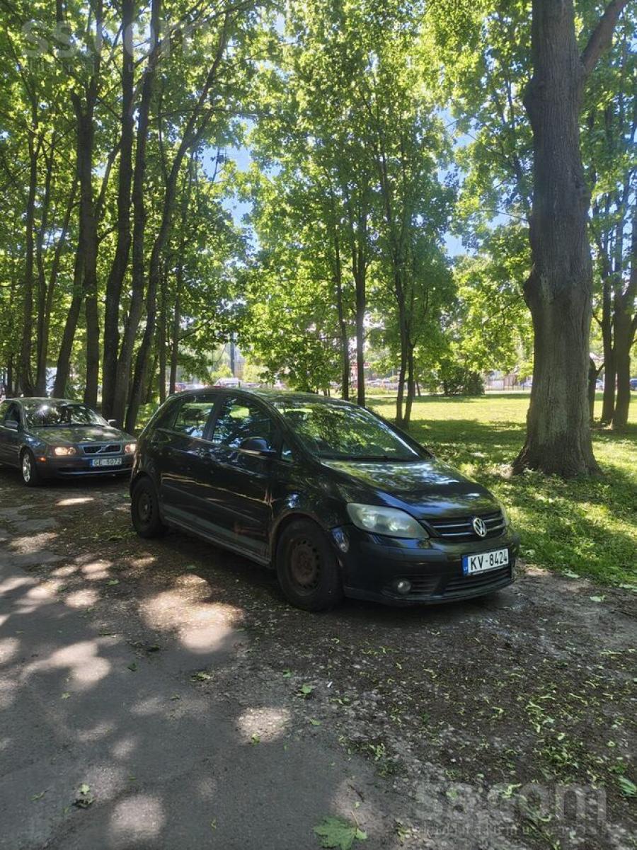 Melns Volkswagen Golf Plus 2006 Rīga, ar dzinēja tilpumu 2.00 L un nobraukumu 379 tūkst. km par 550 €, foto 1 vietnē AUTOMOTO.COM.LV