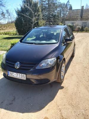 Melns Volkswagen Golf Plus 2006 Kuldīga, ar dzinēja tilpumu 1.90 L un nobraukumu 372 tūkst. km par 1500 €, foto  vietnē AUTOMOTO.COM.LV