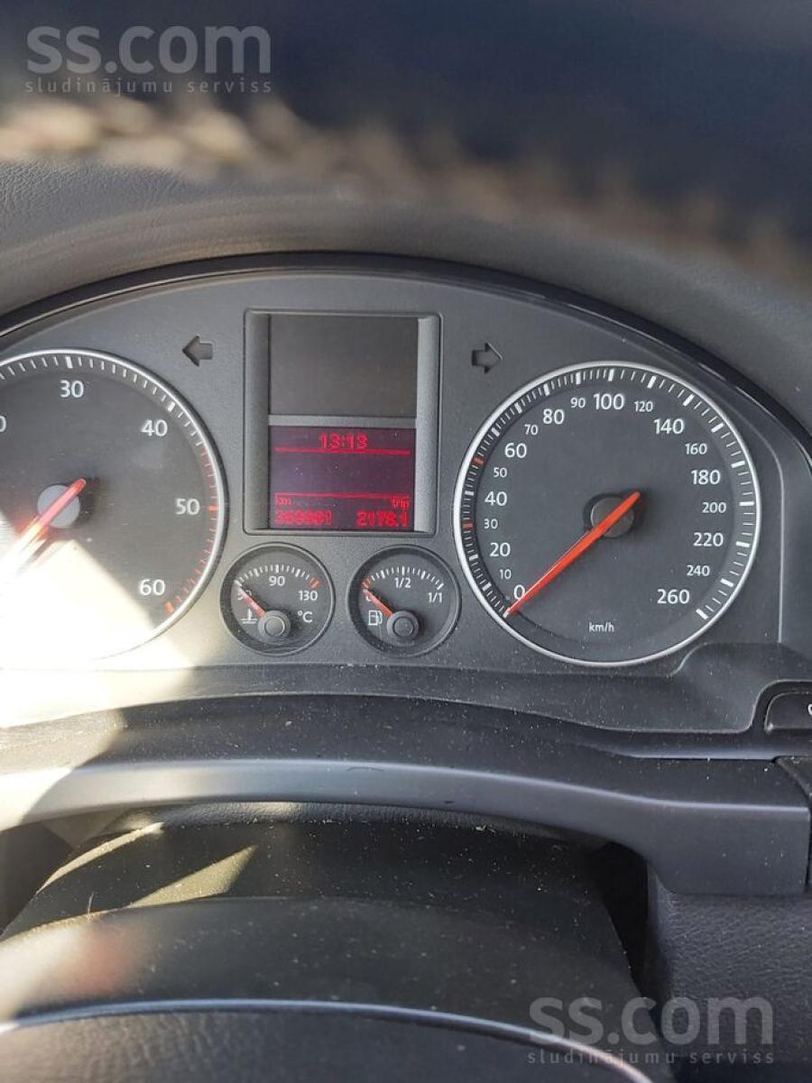 Black Volkswagen Golf Plus 2006 in Kuldiga, with an engine capacity of 1.90 L and mileage of 372 thousand km for 1500 €, photo 3 on AUTOMOTO.COM.LV