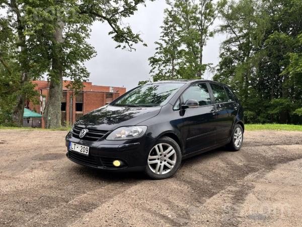 Melns Volkswagen Golf Plus 2006 Cēsis, ar dzinēja tilpumu 1.90 L un nobraukumu 299 tūkst. km par 1600 €, foto 1 vietnē AUTOMOTO.COM.LV