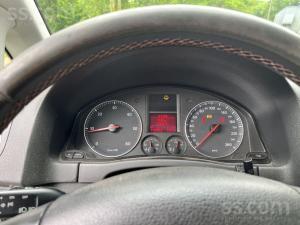 Черный Фольксваген Гольф Плюс 2006 в Цесис, объемом двигателя 1.90 л и пробегом 299 тыс. км за 1600 €, фото 6 на AUTOMOTO.COM.LV