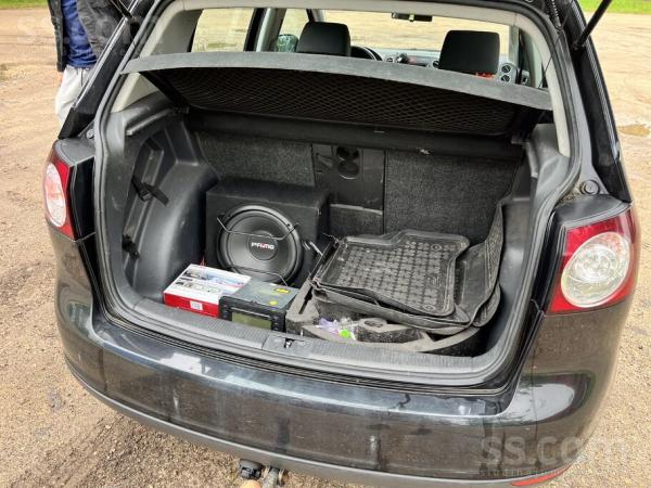 Melns Volkswagen Golf Plus 2006 Cēsis, ar dzinēja tilpumu 1.90 L un nobraukumu 299 tūkst. km par 1600 €, foto 8 vietnē AUTOMOTO.COM.LV