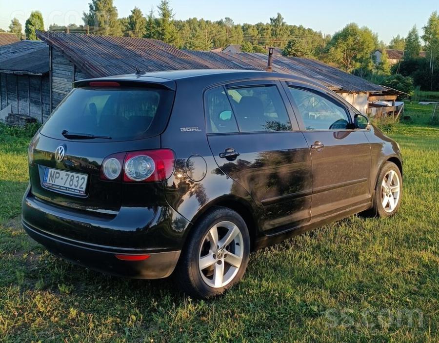 Melns Volkswagen Golf Plus 2006 Rēzekne, ar dzinēja tilpumu 1.90 L un nobraukumu 278 tūkst. km par 2999 €, foto 3 vietnē AUTOMOTO.COM.LV