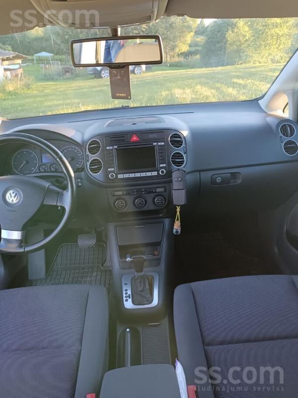 Black Volkswagen Golf Plus 2006 in Rezekne, with an engine capacity of 1.90 L and mileage of 278 thousand km for 2999 €, photo 4 on AUTOMOTO.COM.LV