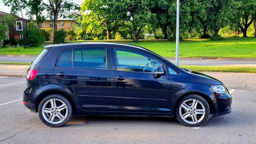 Melns Volkswagen Golf Plus 2006 Cēsis, ar dzinēja tilpumu 1.90 L un nobraukumu 308 tūkst. km par 2200 €, foto 6 vietnē AUTOMOTO.COM.LV