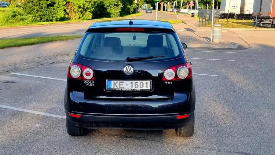 Melns Volkswagen Golf Plus 2006 Cēsis, ar dzinēja tilpumu 1.90 L un nobraukumu 308 tūkst. km par 2200 €, foto 8 vietnē AUTOMOTO.COM.LV