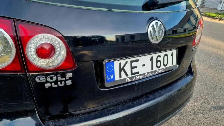 Melns Volkswagen Golf Plus 2006 Cēsis, ar dzinēja tilpumu 1.90 L un nobraukumu 308 tūkst. km par 2200 €, foto 14 vietnē AUTOMOTO.COM.LV