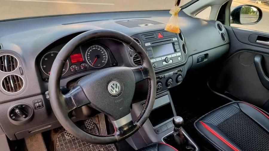 Melns Volkswagen Golf Plus 2006 Cēsis, ar dzinēja tilpumu 1.90 L un nobraukumu 308 tūkst. km par 2200 €, foto 21 vietnē AUTOMOTO.COM.LV