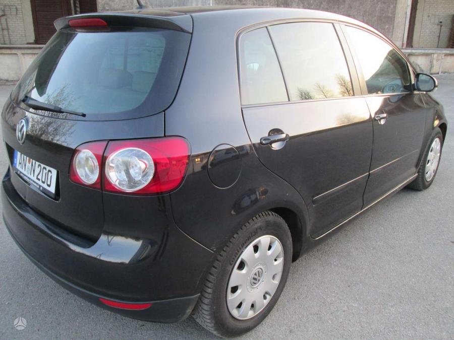 Black Volkswagen Golf Plus 2006 in Kelme, with an engine capacity of 1.97 L and mileage of 267 thousand km for 1950 €, photo 5 on AUTOMOTO.COM.LV