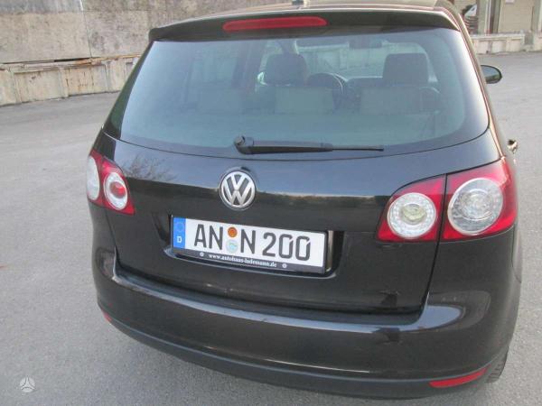 Black Volkswagen Golf Plus 2006 in Kelme, with an engine capacity of 1.97 L and mileage of 267 thousand km for 1950 €, photo 5 on AUTOMOTO.COM.LV