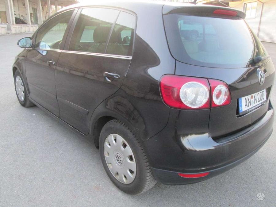 Black Volkswagen Golf Plus 2006 in Kelme, with an engine capacity of 1.97 L and mileage of 267 thousand km for 1950 €, photo 7 on AUTOMOTO.COM.LV
