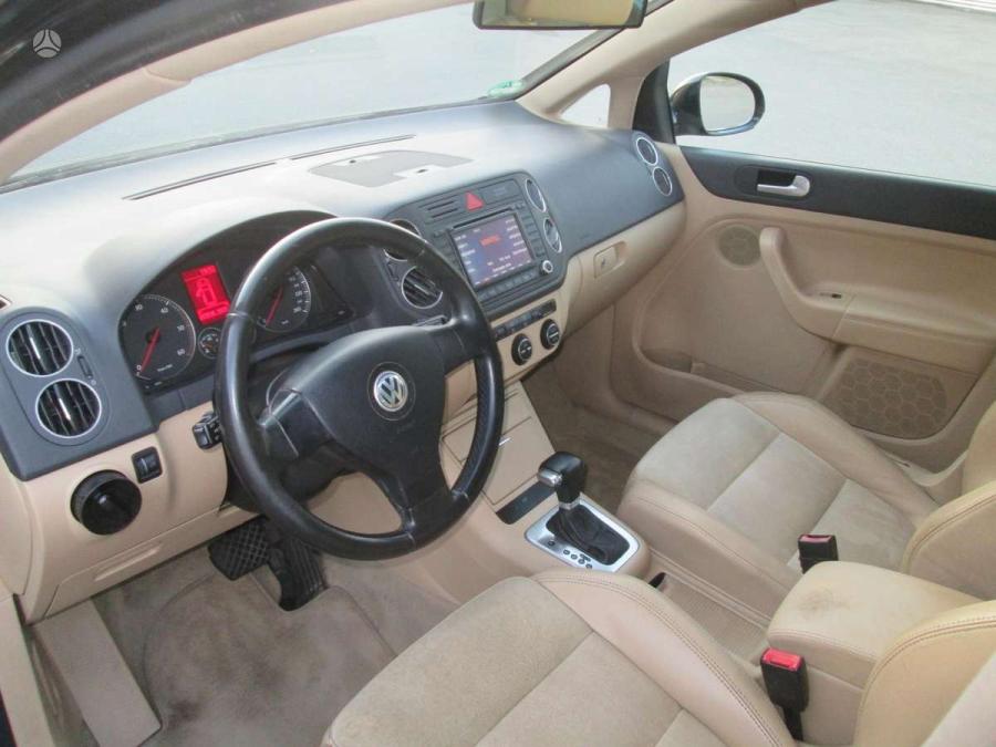 Black Volkswagen Golf Plus 2006 in Kelme, with an engine capacity of 1.97 L and mileage of 267 thousand km for 1950 €, photo 9 on AUTOMOTO.COM.LV