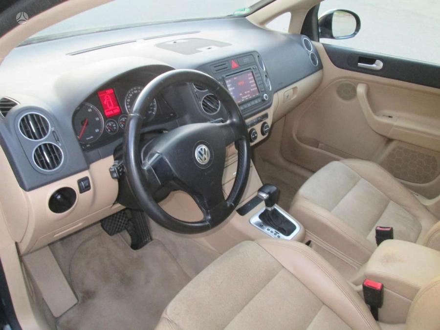 Black Volkswagen Golf Plus 2006 in Kelme, with an engine capacity of 1.97 L and mileage of 267 thousand km for 1950 €, photo 10 on AUTOMOTO.COM.LV
