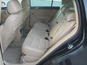 Black Volkswagen Golf Plus 2006 in Kelme, with an engine capacity of 1.97 L and mileage of 267 thousand km for 1950 €, photo 12 on AUTOMOTO.COM.LV