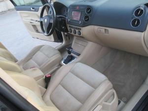 Black Volkswagen Golf Plus 2006 in Kelme, with an engine capacity of 1.97 L and mileage of 267 thousand km for 1950 €, photo 13 on AUTOMOTO.COM.LV