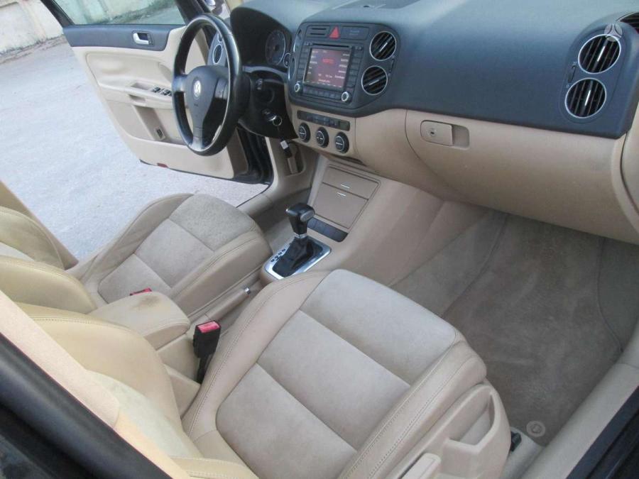 Black Volkswagen Golf Plus 2006 in Kelme, with an engine capacity of 1.97 L and mileage of 267 thousand km for 1950 €, photo 13 on AUTOMOTO.COM.LV