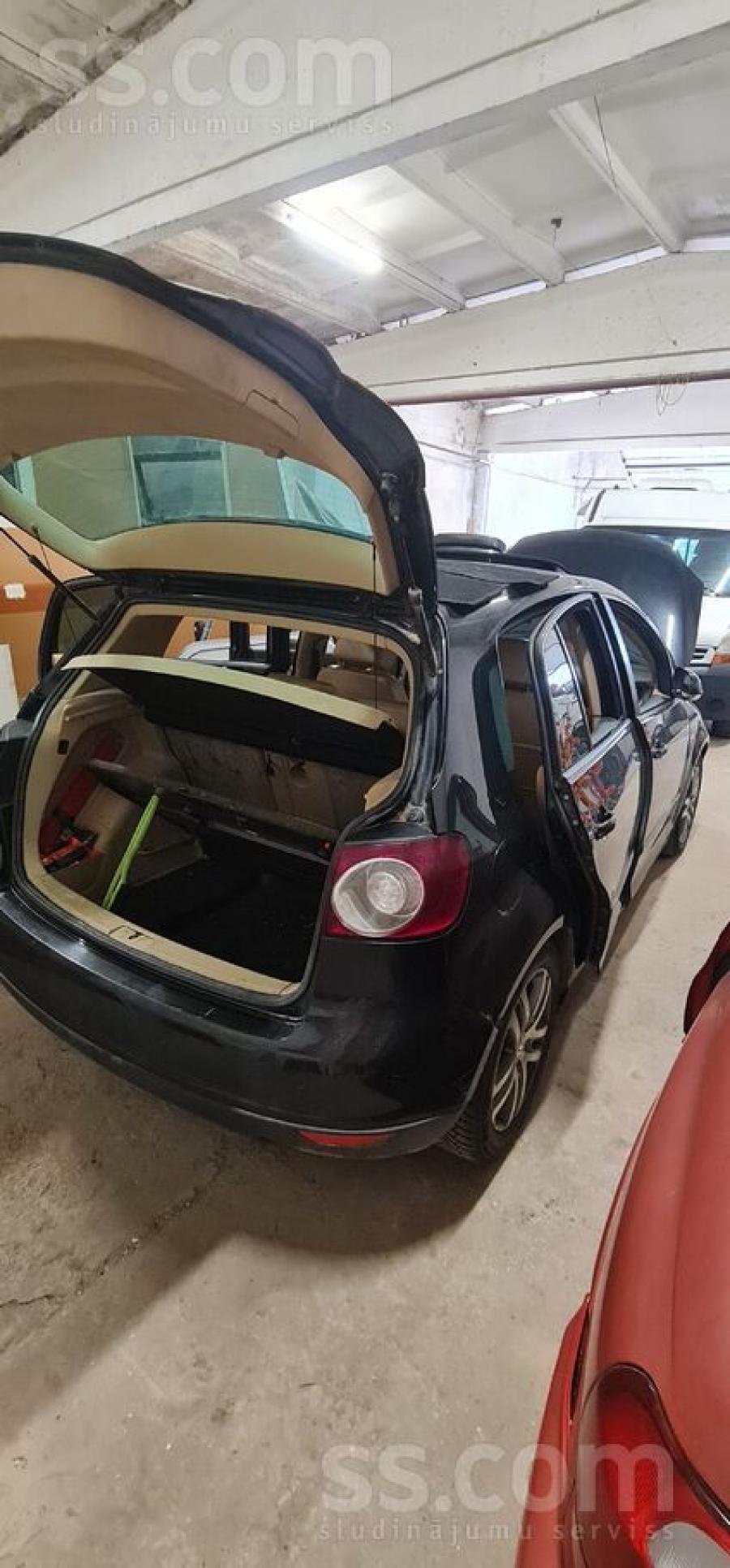 Melns Volkswagen Golf Plus 2006 Ventspils, ar dzinēja tilpumu 2.00 L un nobraukumu 293 tūkst. km par 395 €, foto 14 vietnē AUTOMOTO.COM.LV