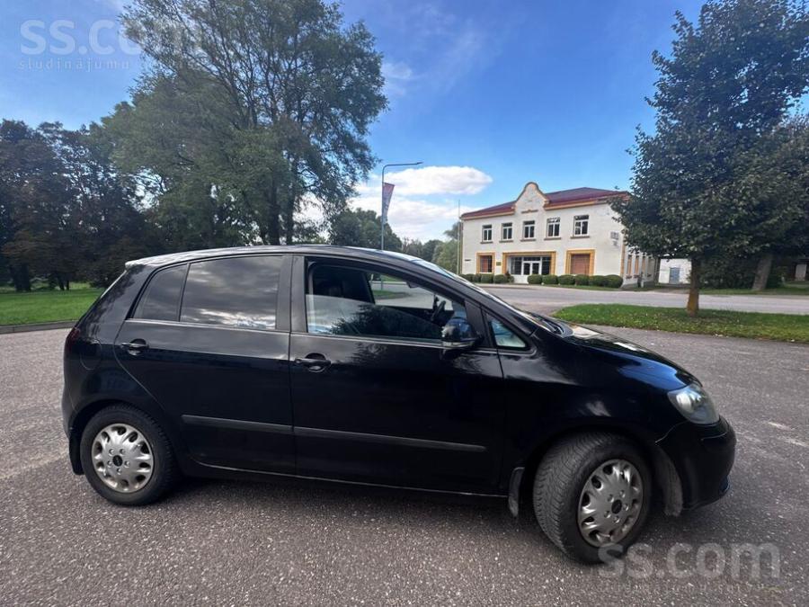Melns Volkswagen Golf Plus 2006 Daugavpils, ar dzinēja tilpumu 1.90 L un nobraukumu 288 tūkst. km par 2200 €, foto 3 vietnē AUTOMOTO.COM.LV