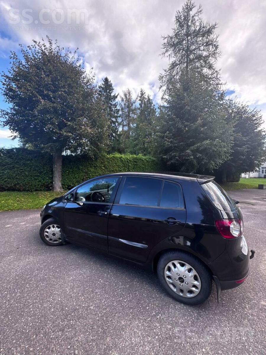 Melns Volkswagen Golf Plus 2006 Daugavpils, ar dzinēja tilpumu 1.90 L un nobraukumu 288 tūkst. km par 2200 €, foto 5 vietnē AUTOMOTO.COM.LV