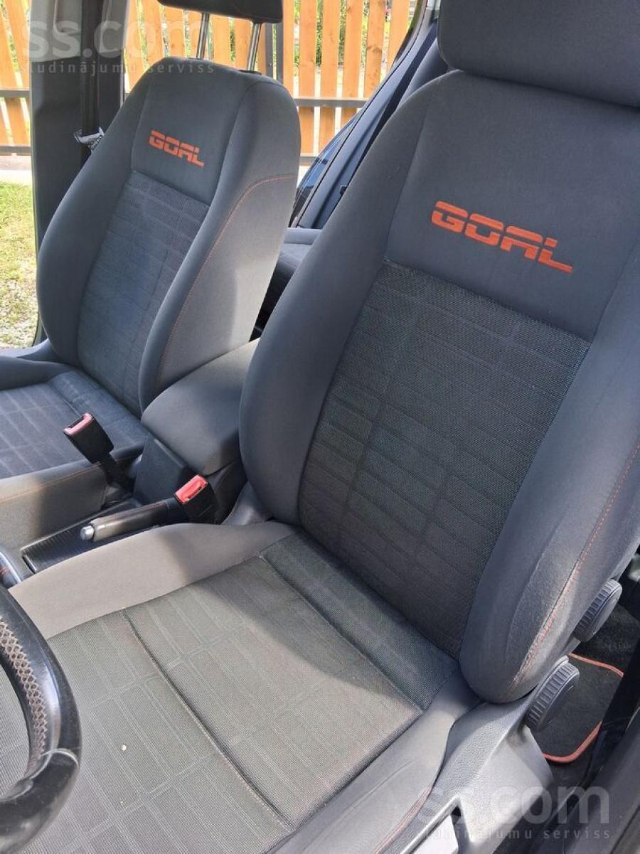 Black Volkswagen Golf Plus 2006 in Riga, with an engine capacity of 1.60 L and mileage of 211 thousand km for 1600 €, photo 4 on AUTOMOTO.COM.LV