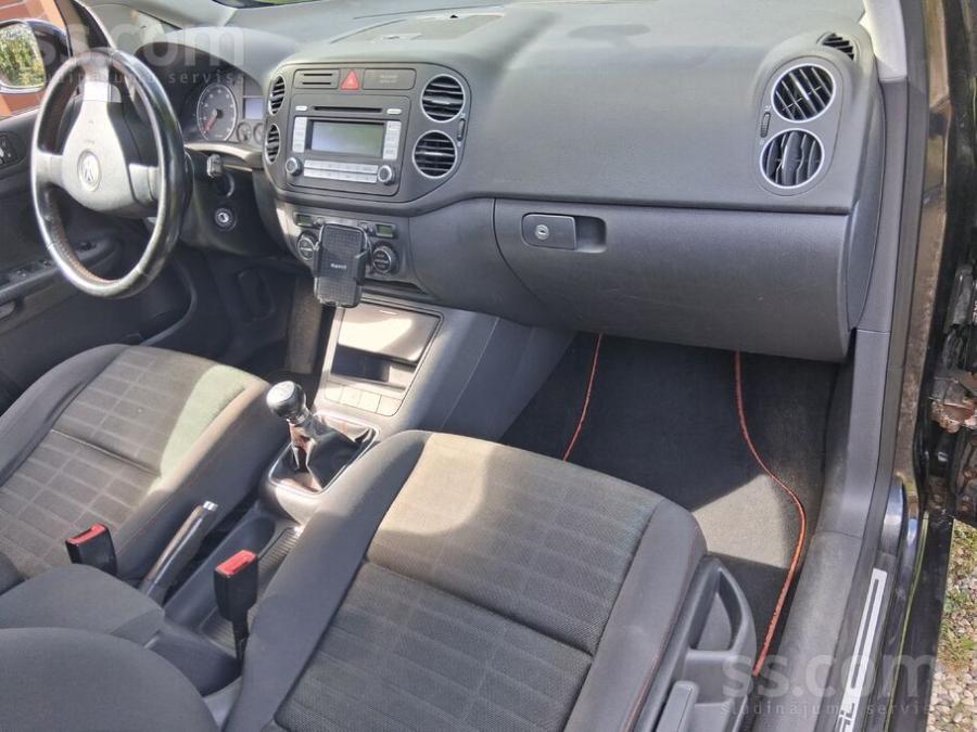 Black Volkswagen Golf Plus 2006 in Riga, with an engine capacity of 1.60 L and mileage of 211 thousand km for 1600 €, photo 5 on AUTOMOTO.COM.LV
