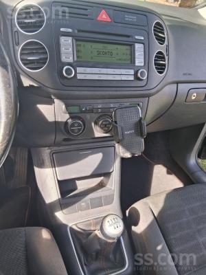 Black Volkswagen Golf Plus 2006 in Riga, with an engine capacity of 1.60 L and mileage of 211 thousand km for 1600 €, photo 7 on AUTOMOTO.COM.LV