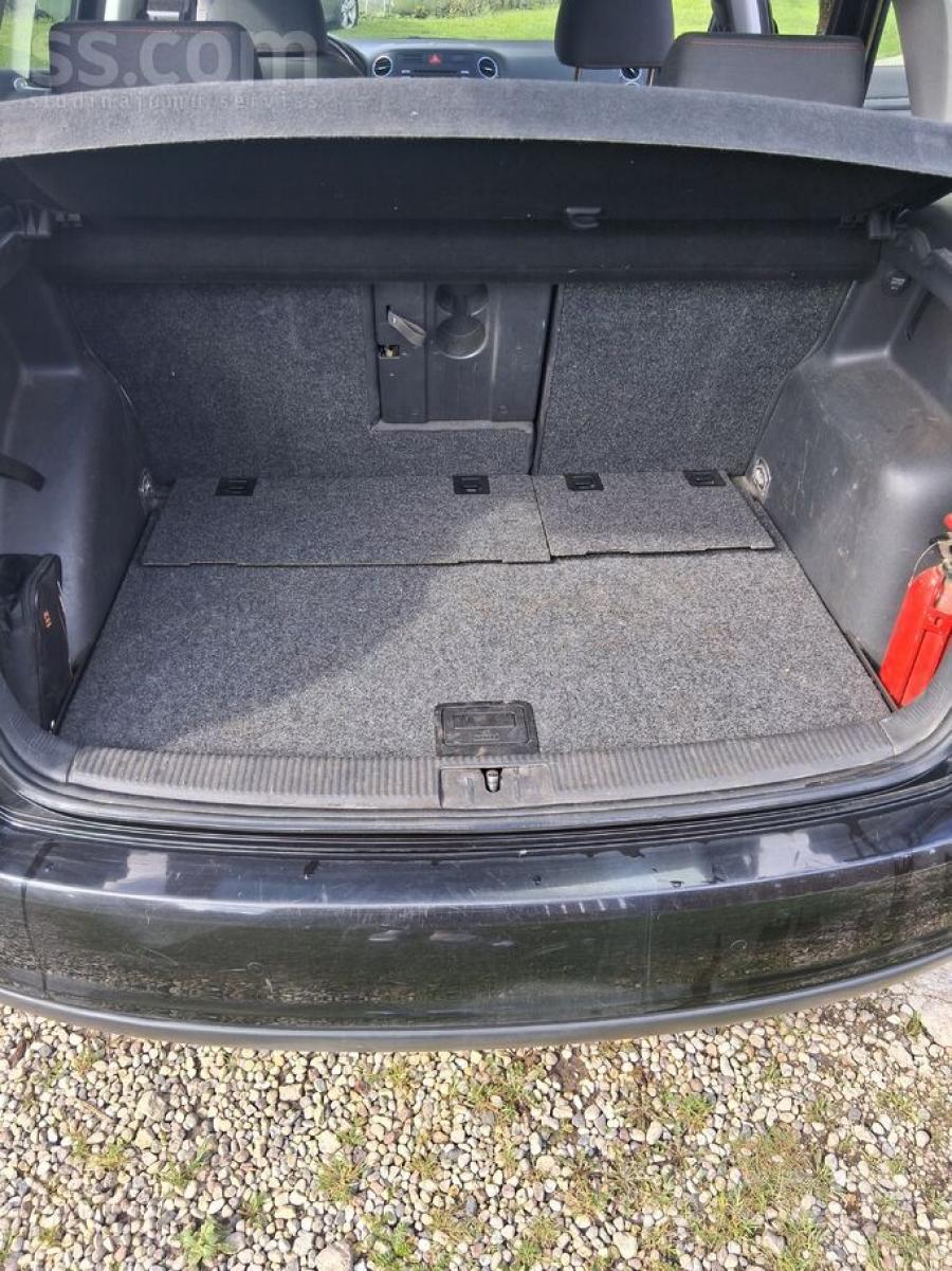 Black Volkswagen Golf Plus 2006 in Riga, with an engine capacity of 1.60 L and mileage of 211 thousand km for 1600 €, photo 8 on AUTOMOTO.COM.LV