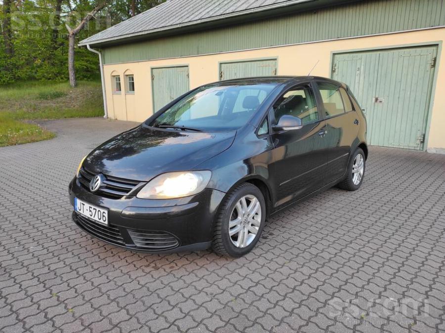 Black Volkswagen Golf Plus 2007 in Ventspils, with an engine capacity of 2.00 L and mileage of 315 thousand km for 1600 €, photo 3 on AUTOMOTO.COM.LV