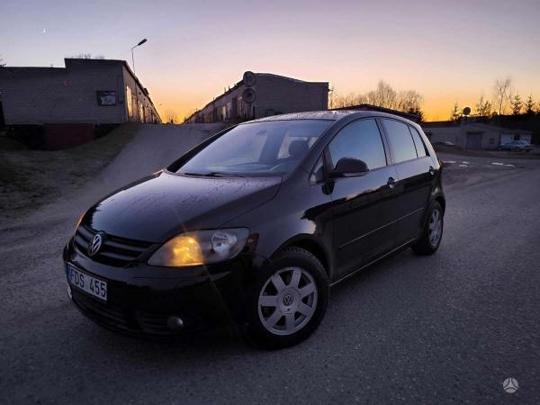Melns Volkswagen Golf Plus 2007 Utena, ar dzinēja tilpumu 1.90 L un nobraukumu 273 tūkst. km par 1950 €, foto 2 vietnē AUTOMOTO.COM.LV