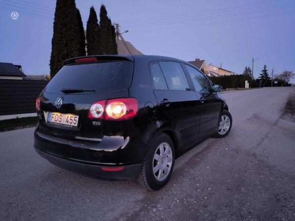 Melns Volkswagen Golf Plus 2007 Utena, ar dzinēja tilpumu 1.90 L un nobraukumu 273 tūkst. km par 1950 €, foto 3 vietnē AUTOMOTO.COM.LV