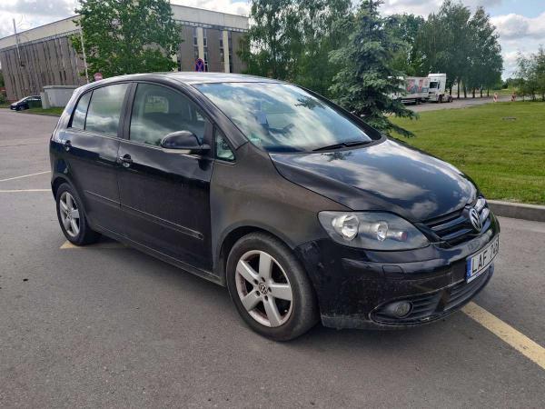 Black Volkswagen Golf Plus 2007 in Kaunas, with an engine capacity of 1.90 L and mileage of 162 thousand km for 1149 €, photo 3 on AUTOMOTO.COM.LV