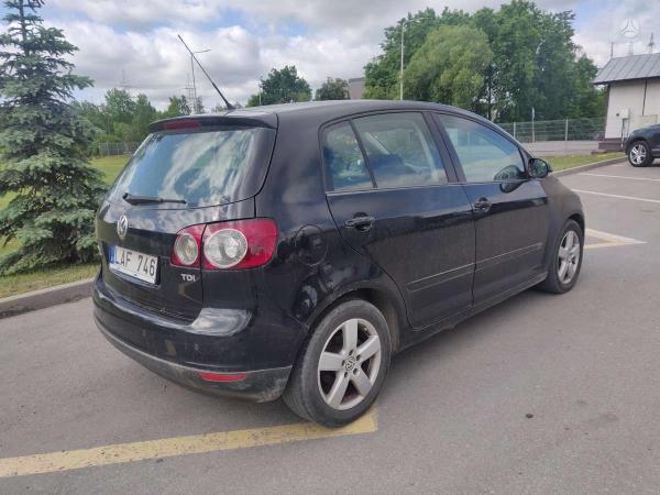 Black Volkswagen Golf Plus 2007 in Kaunas, with an engine capacity of 1.90 L and mileage of 162 thousand km for 1149 €, photo 4 on AUTOMOTO.COM.LV