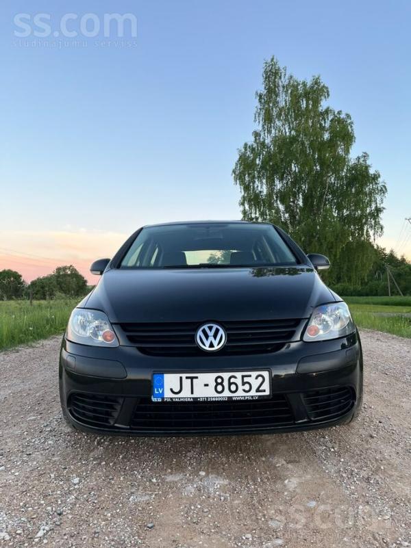 Black Volkswagen Golf Plus 2007 in Valmiera, with an engine capacity of 1.90 L and mileage of 330 thousand km for 1950 €, photo 2 on AUTOMOTO.COM.LV